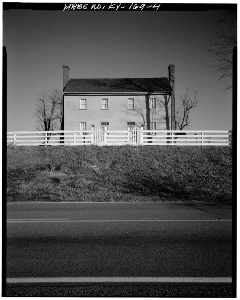 The Origins of the North Lot Dwelling - Village@work